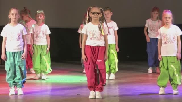 11.Танец "Мы танцуем хип-хоп". Танцевальная студия "Звездочки", дети 5-7лет.