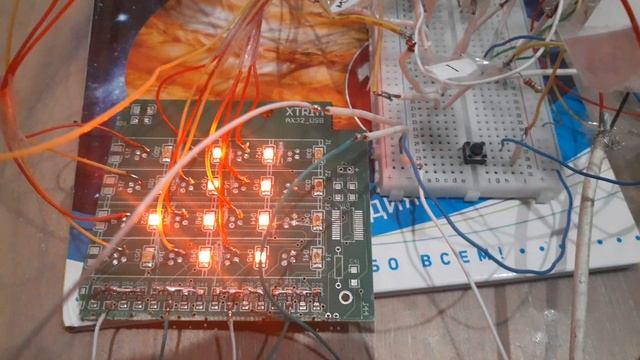 Atmega8515 игровой автомат 3 ряда по 4 светодиода