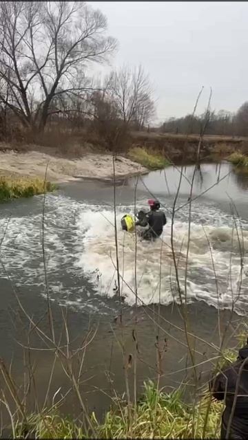 Красиво приводнился в речку на квадрике - I had a beautiful splashdown in the river on an ATV