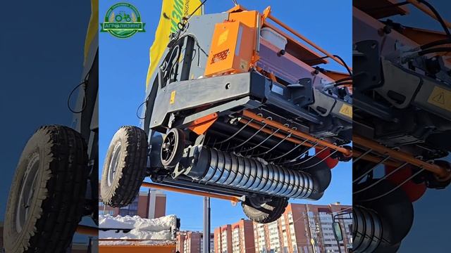 Привезли грабли и пресса завода "Навигатор-НМ"