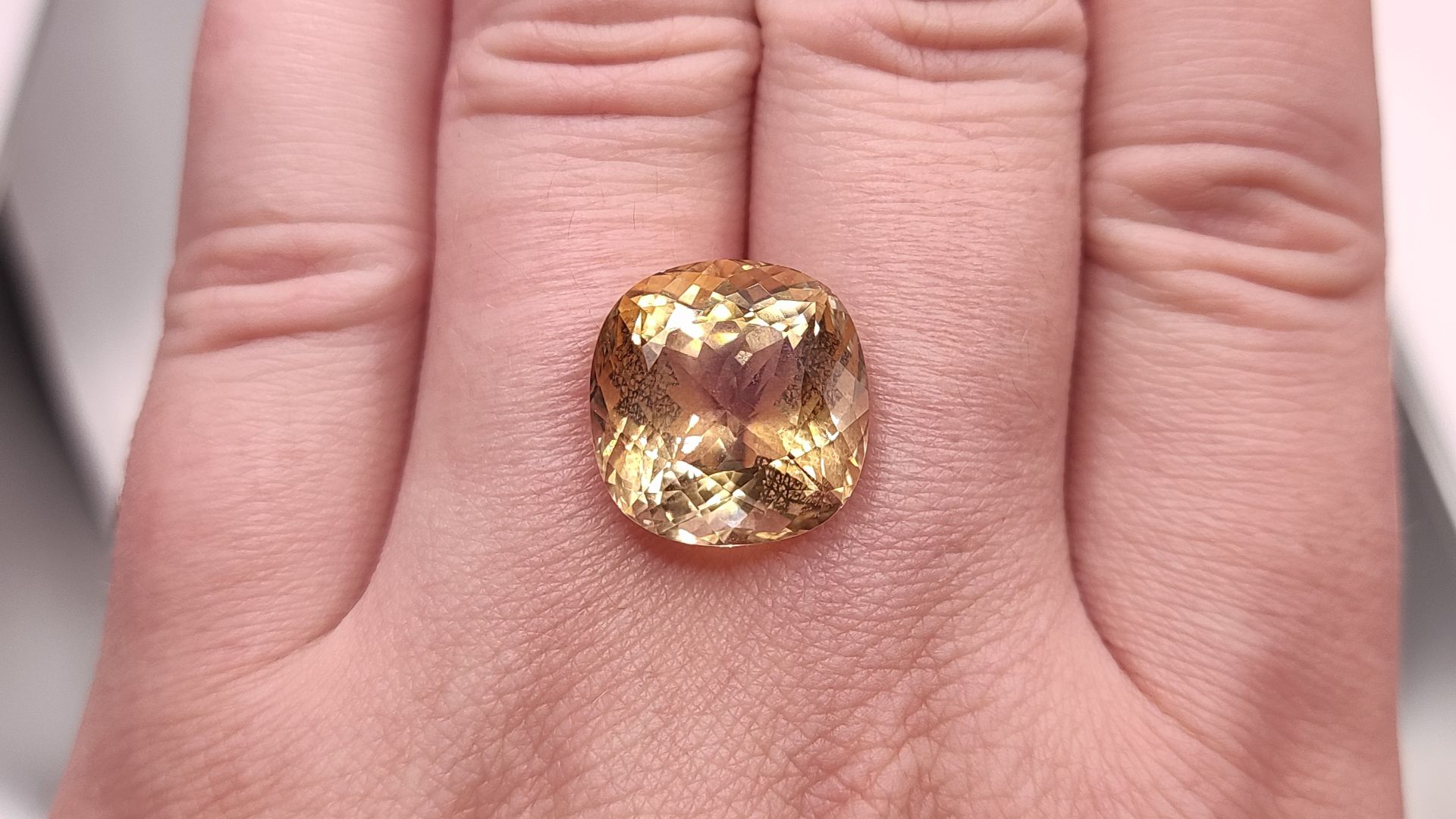 Цитрин кушон 15.05 ct. Бразилия + гемм. заключение