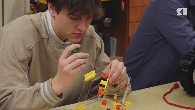 Космические роботы и SOS-комплексы: юные ярославцы представили свои изобретения