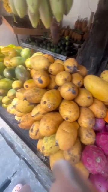 Продажа фруктов на Шри-Ланке: папайя, маракуйя, дуриан, манго, рамбутан, карамбола, черимойя и др.