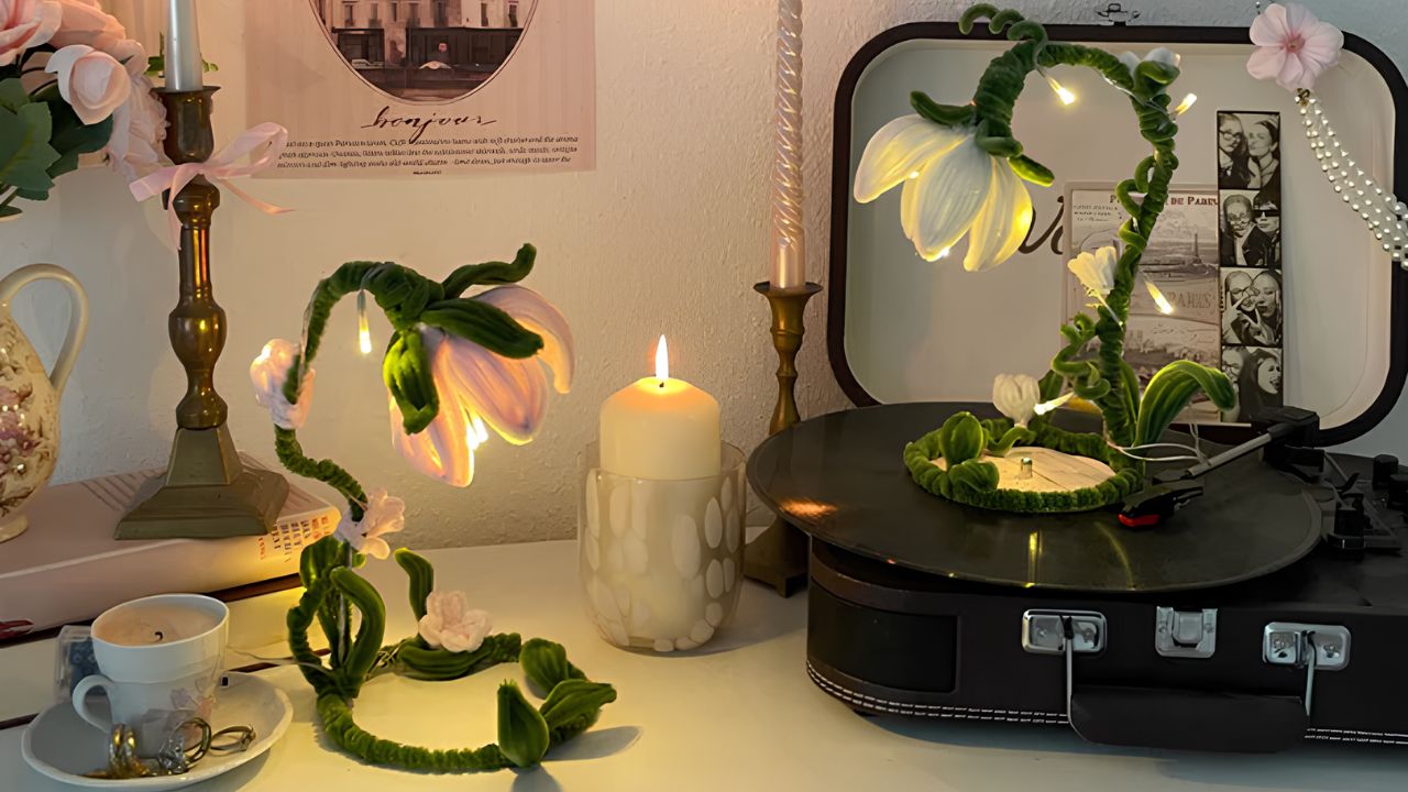 СВЕТИЛЬНИК - ТЮЛЬПАН ИЗ СИНЕЛЬНОЙ ПРОВОЛОКИ