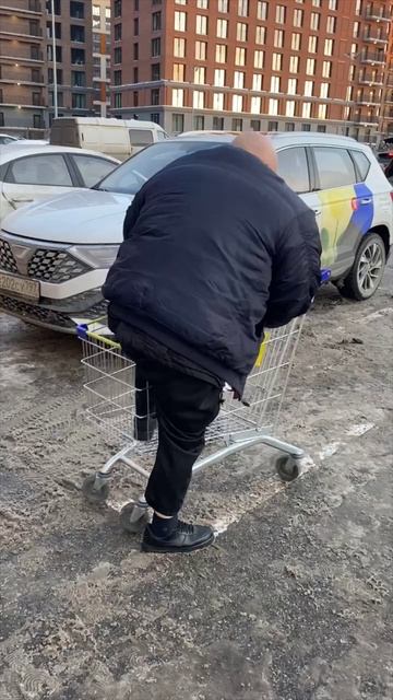 Долина отправила Барецкого за продуктами!