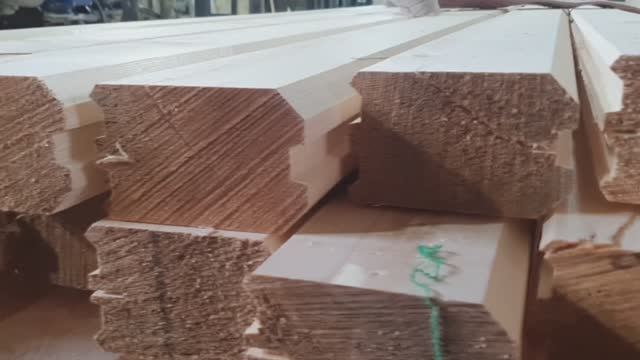 Финский профиль для бани - сухой профилированный брус из целого массива с компенсационными пропилами