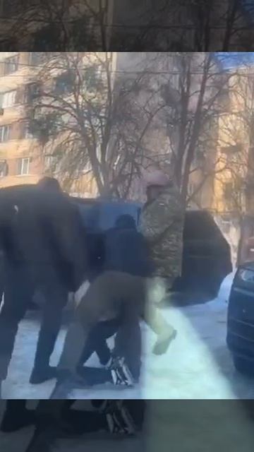 Украинский не доброволец. Битва с ТЦКашниками за "добровольца" в Черновцах.