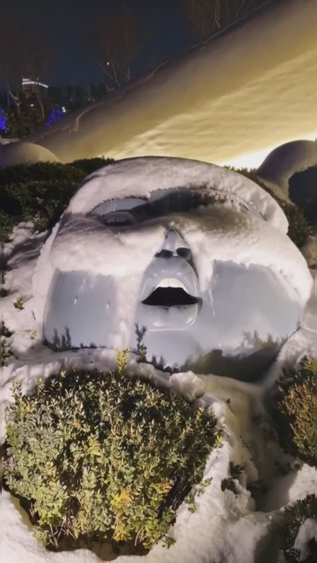 Каучуковые головы в «Парке облаков». Ночью к ним лучше не подходить… 😌