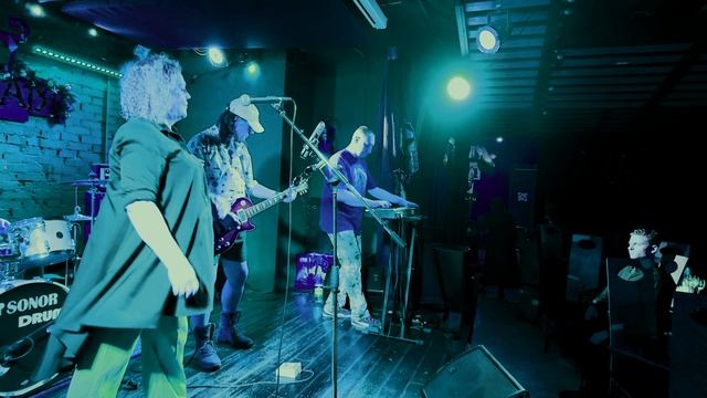 Женщина с Бородой  -  Тонем в сентябре