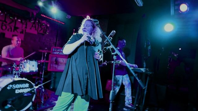 Женщина с Бородой  -  Mayday