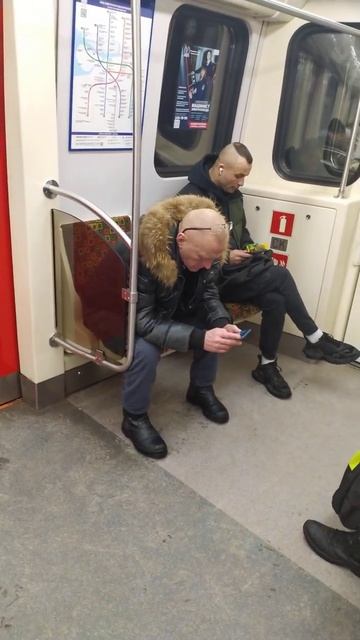 Самое красивое метро в мире! Самые брутальные в мире Русские мужчины!