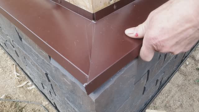 Чем закрыть цоколь фундамента облицовка фасадными панелями и монтаж водоотливов, отделка фундаментов