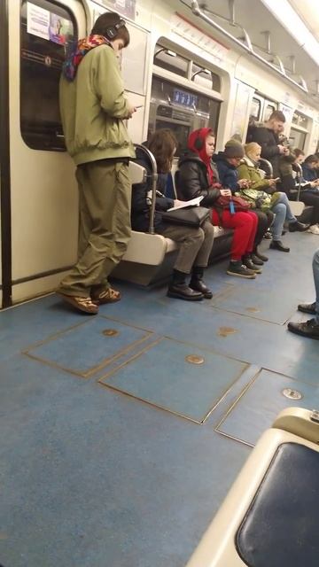 Красные идут (едут)!  Reds coming!  Metro Leningrad (St.Petersburg)