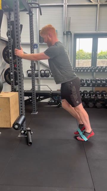 Banded Knee Drive | Подъемы колена с резиной