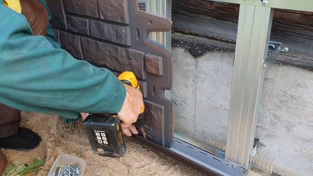 Как монтировать фасадные панели Дёке - отделка фундамента частного дома фасадными панелями пвх