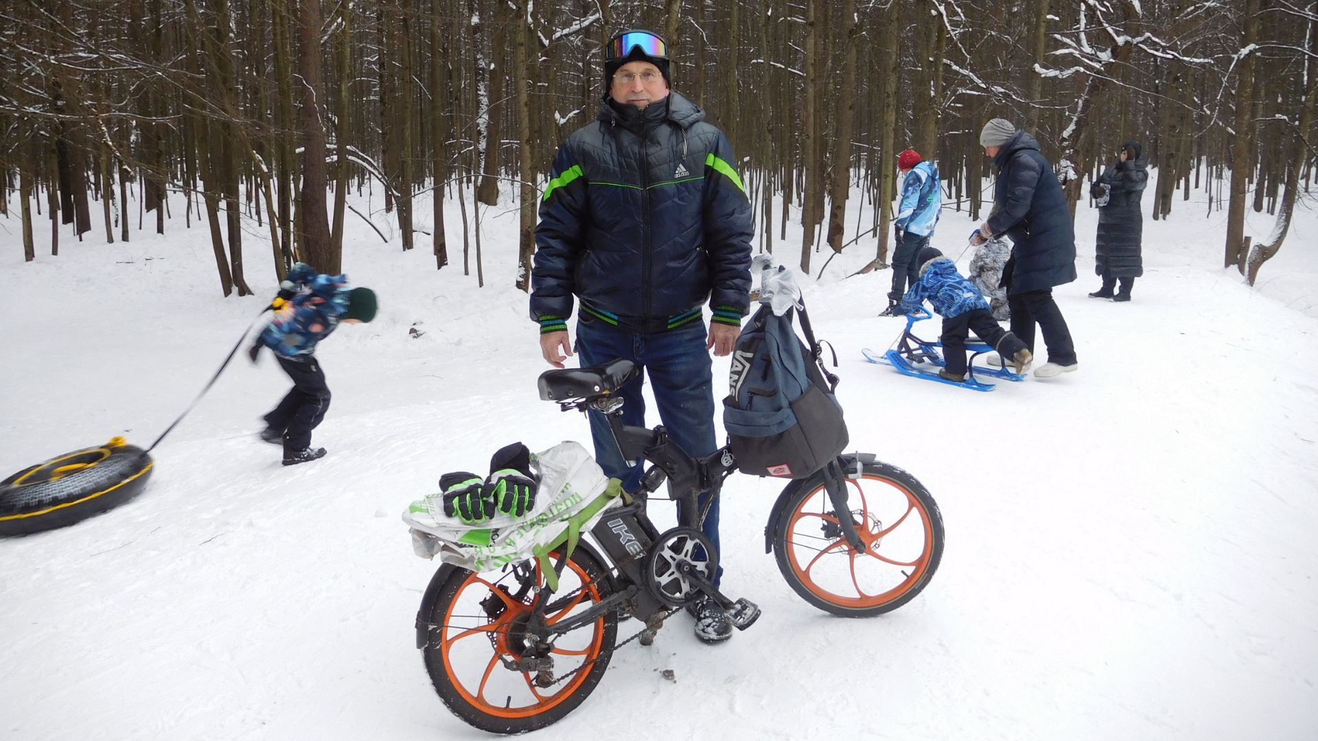 Зимой на электровелосипеде через лес.