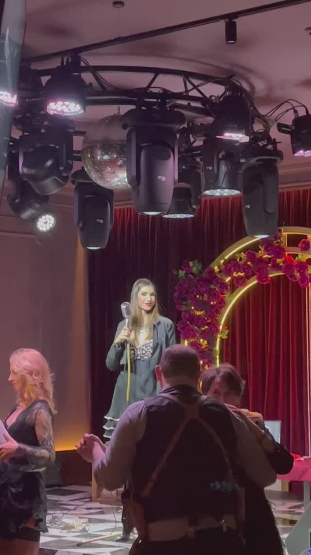 Номер в рамках театрального представления «Creep»