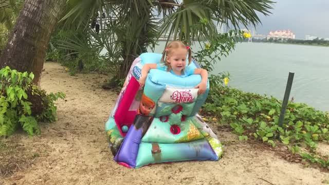 Настя путешествует в волшебной игровой палатке