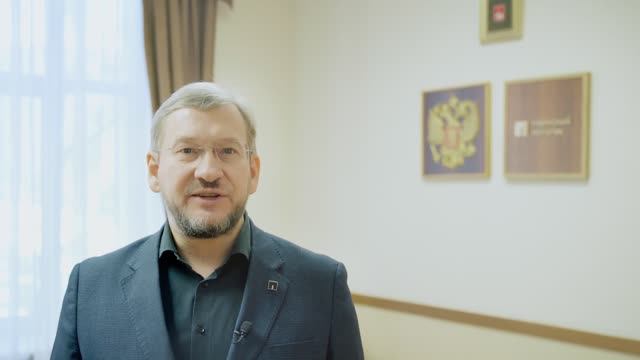 Ректор ПНИПУ Антон Петроченков поздравляет политехников с Днем студента