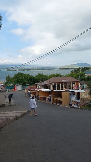 Армения видно озеро Севан (2)