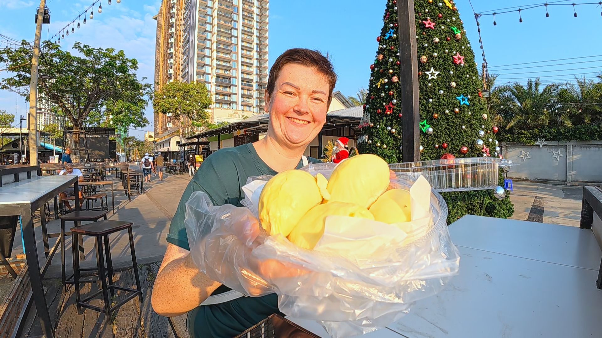 Мукбанг нет не ЛОПНУ) СОЖРАЛА ЦЕЛЫЙ Дуриан в одно лицо) Вован весь ИЗВЁЛСЯ от запаха) Рынок Джомтьен