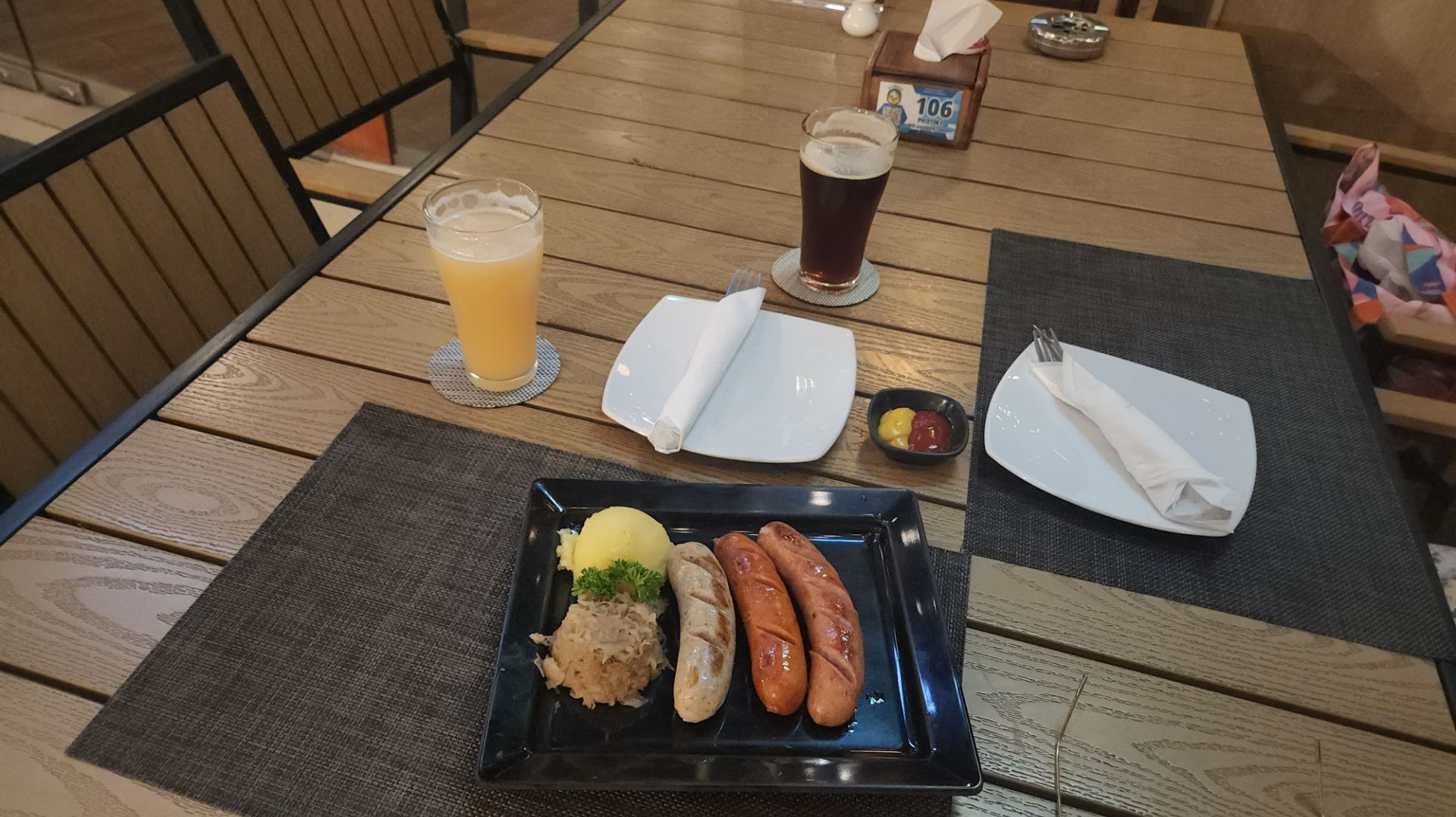 Сингапурский Пикотин пивной ресторан Паттайя 🍺 🍻 ⛱️