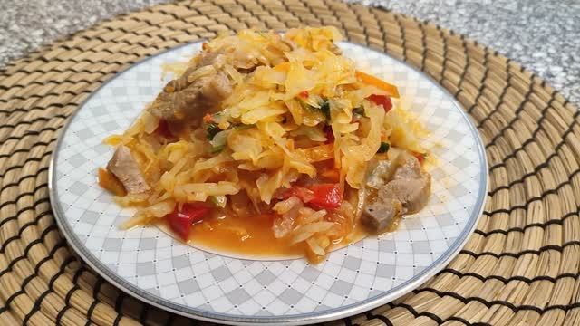 Капуста тушёная с мясом