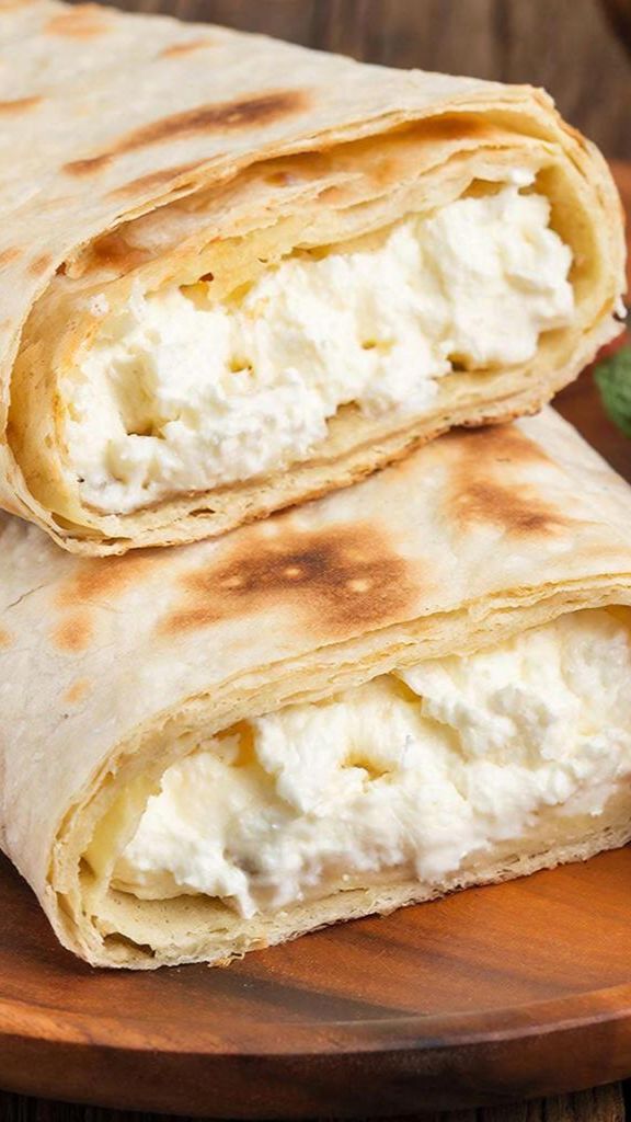 Пирог из лаваша и творога.