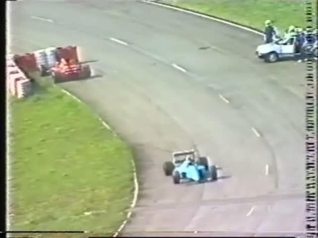 Формула 1. Вылет Бельмондо на Гран-при Бразилии 1992 (разогрев)