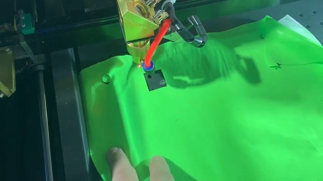 Лазерная резка на тканях для сценических костюмов и купальников