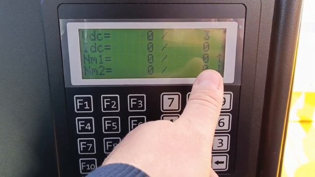 F4_F4_основные_параметры_привода_напряжения,_токи,_скорости_и_т