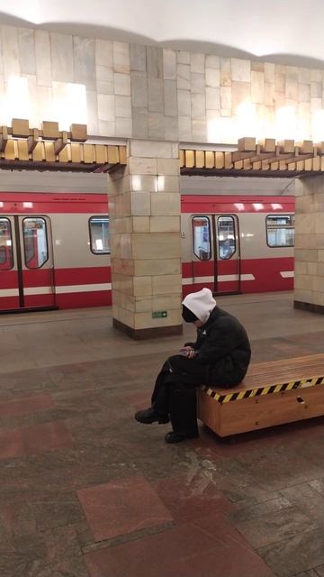 Поезд в Советский Союз! Ст. метро Гражданский проспект, Ленинград (СПб)   Фрагмент 4