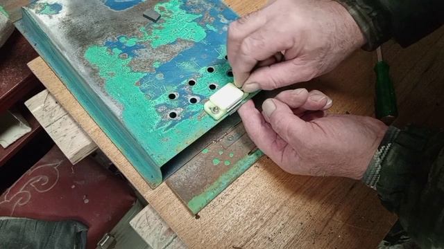 Простой ремонт почтового ящика