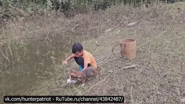 🎥🛠️ ПОЛНОЕ ВИДЕО о 90 днях, когда мальчик помогал девушке строить ферму и мастерить ловушки