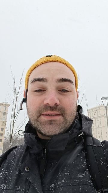 Снег падает