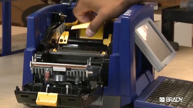 Промышленный принтер этикеток BRADY S3100: замена материалов