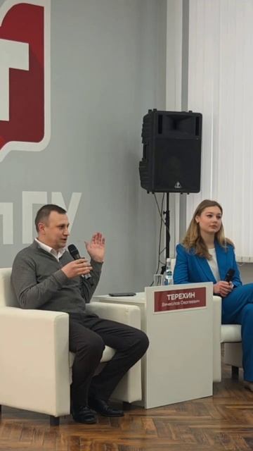 Разговор без галстуков с министром: о медиа, политике и карьере из первых уст