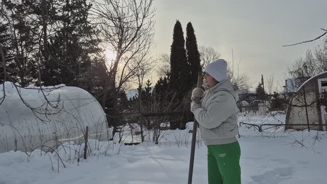 ДАЧА. СПАСАЕМ ТЕПЛИЦУ. УЛЕТЕЛА КРЫША...