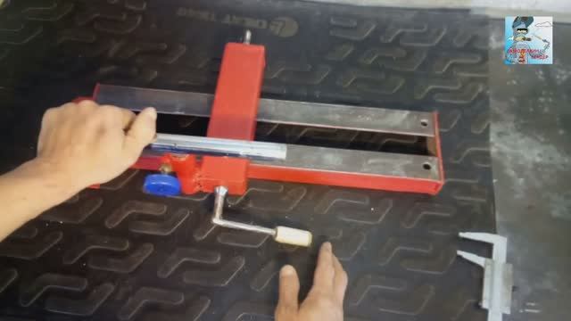 Делай сам САМЫЙ ПРОСТОЙ ПОДРУЧНИК Устройство подручника мини-токарного станка по дереву.