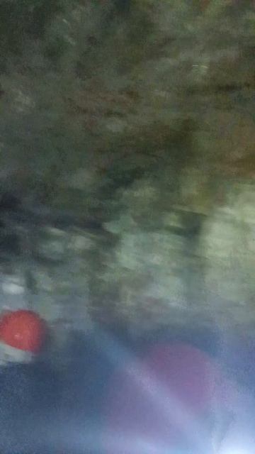 без комментариев просто очередное видео а шахте пещере