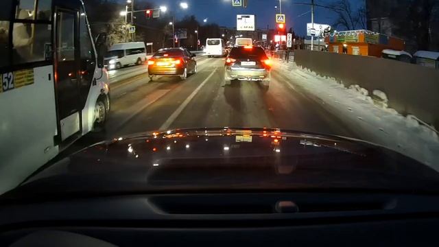 🤬 Водитель Газели 52-го маршрута (С089МЕ73) демонстративно выехал на встречную полосу через двойную