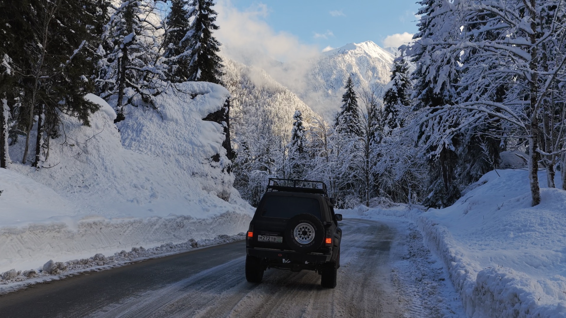 Снежная дорога на озеро Рица ❄️