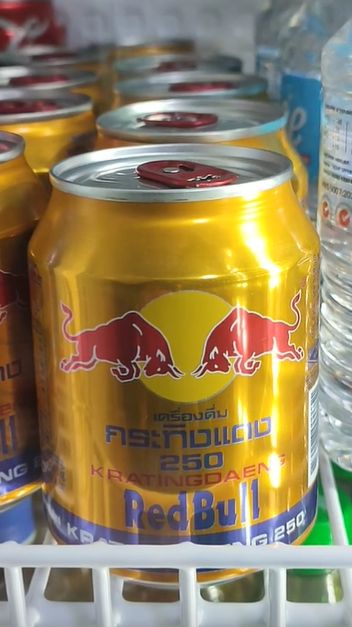 Монгольский Red Bull Энергетик напиток Монголия 13.04.2025