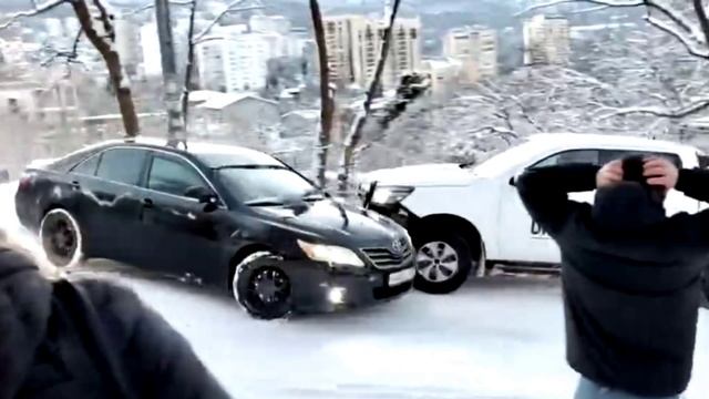 День жестянщика в Ялте из за сильного гололёда