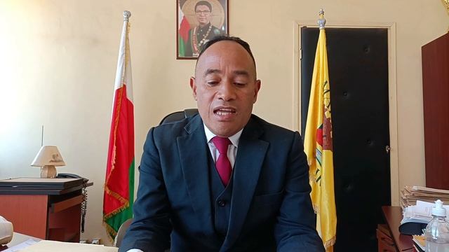 Поздравление мэра Анцирабе Оноре Габриэля Расамиманана (Мадагаскар)