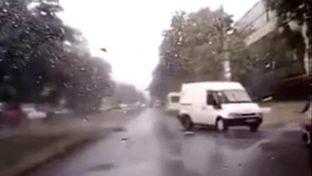 Газель наткнулась на люк