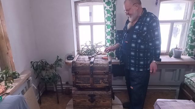 Как поправить металлические детали сундука .