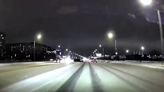 Подрезают слева на дороге в Омске