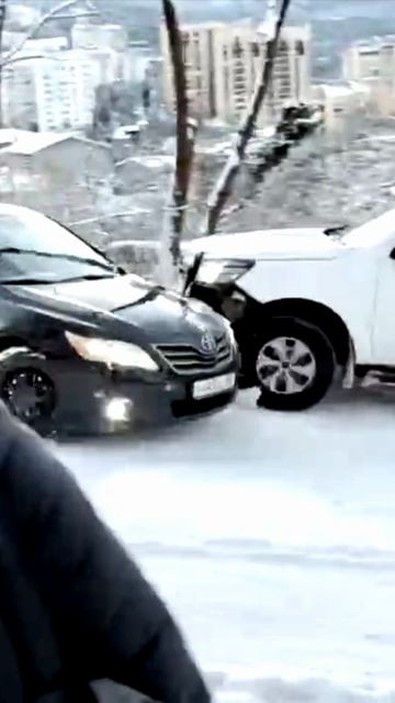 День жестянщика в Ялте из за сильного гололёда