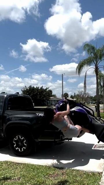 Девушка и байк